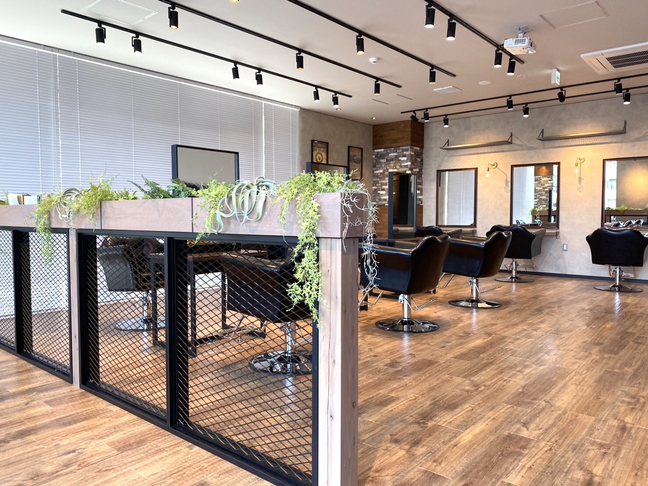 RAYGLOW by HEADLIGHT 水戸店 | HEADLIGHT（ヘッドライト） | 美容室・美容院・ヘアサロン